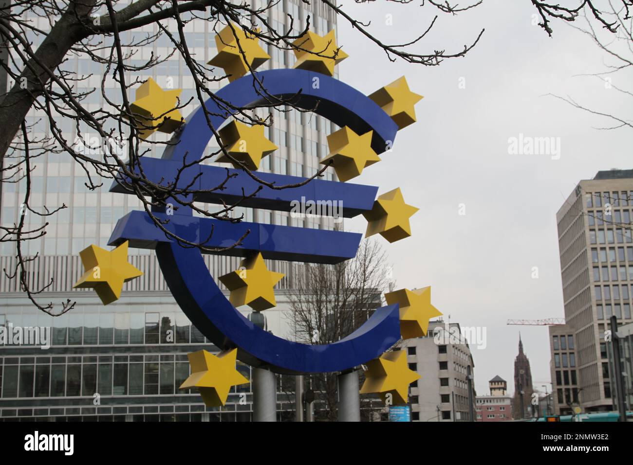 Frankfurt, Germany. 24th Feb, 2023. This photo taken on Feb. 24, 2023 shows the Euro sculpture ...