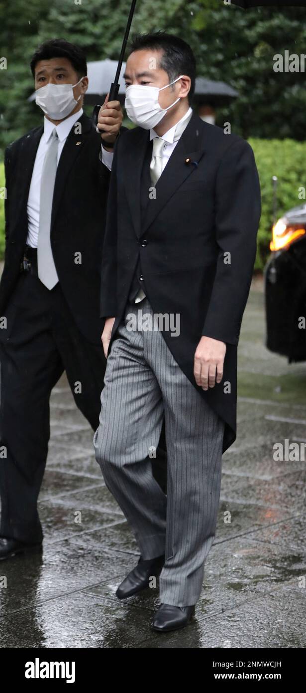 Shinji Inoue, Minister of State for Special Missions, visits Yasukuni Shrine in Chiyoda Ward ...