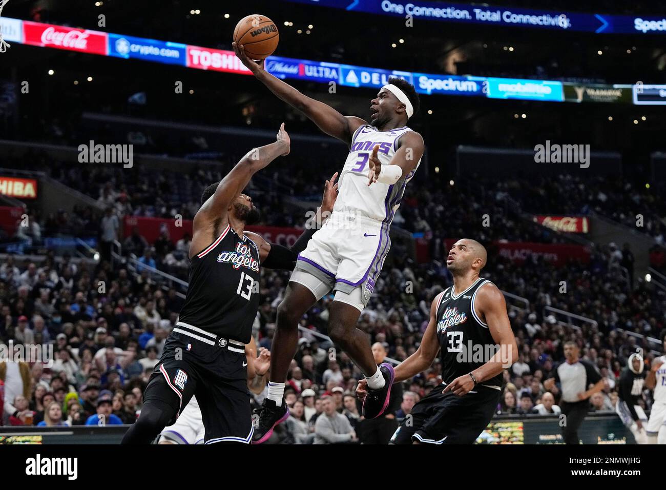 Sacramento Kings guard Terence Davis, center, shoots as Los Angeles ...