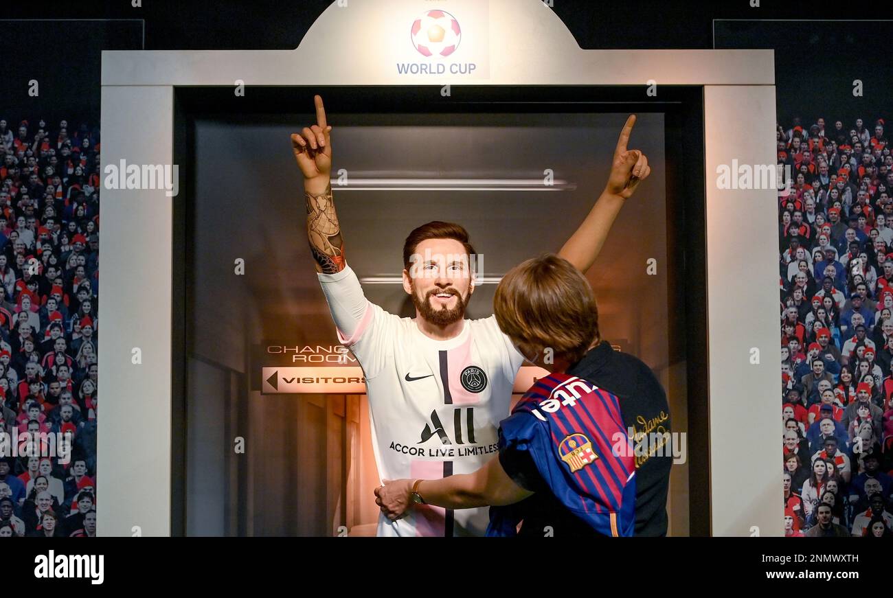 Karen Fries from the portrait team puts on the Paris Saint-Germain ...