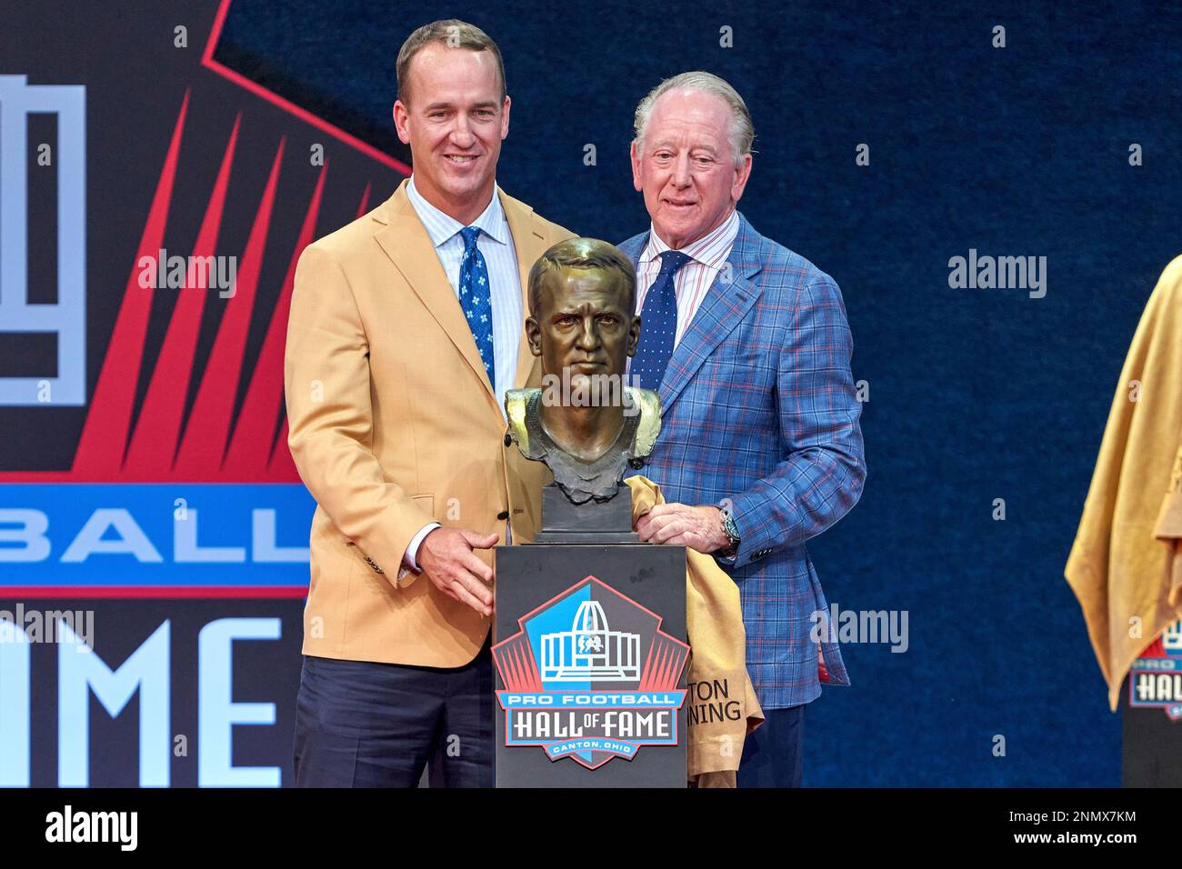 CANTON, OH - AUGUST 08: Inductee Peyton Manning and presenter Archie ...