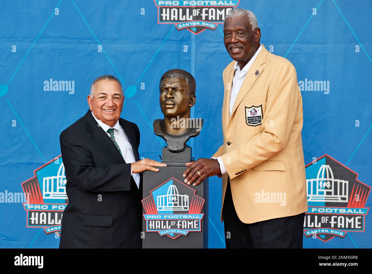 Harold Carmichael, a member of the Pro Football Hall of Fame Centennial ...