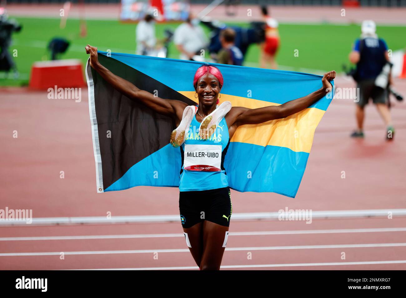 TOKYO, JAPAN - AUGUST 06: Shaunae Miller-Uibo of Team Bahamas holds her ...