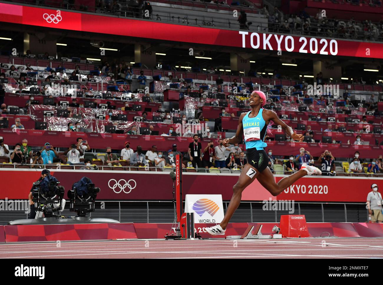 Bahamas' MILLER-UIBO Shaunae goals during the Women's 400m Final in ...
