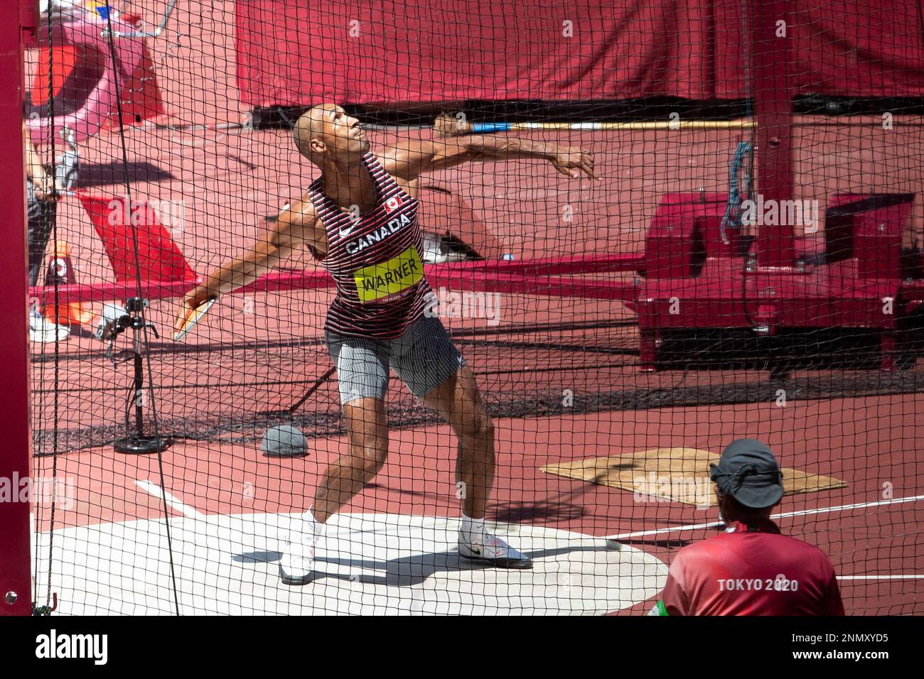 August 05, 2021: Damian Warner (1440) of Canada throws the Discus in ...