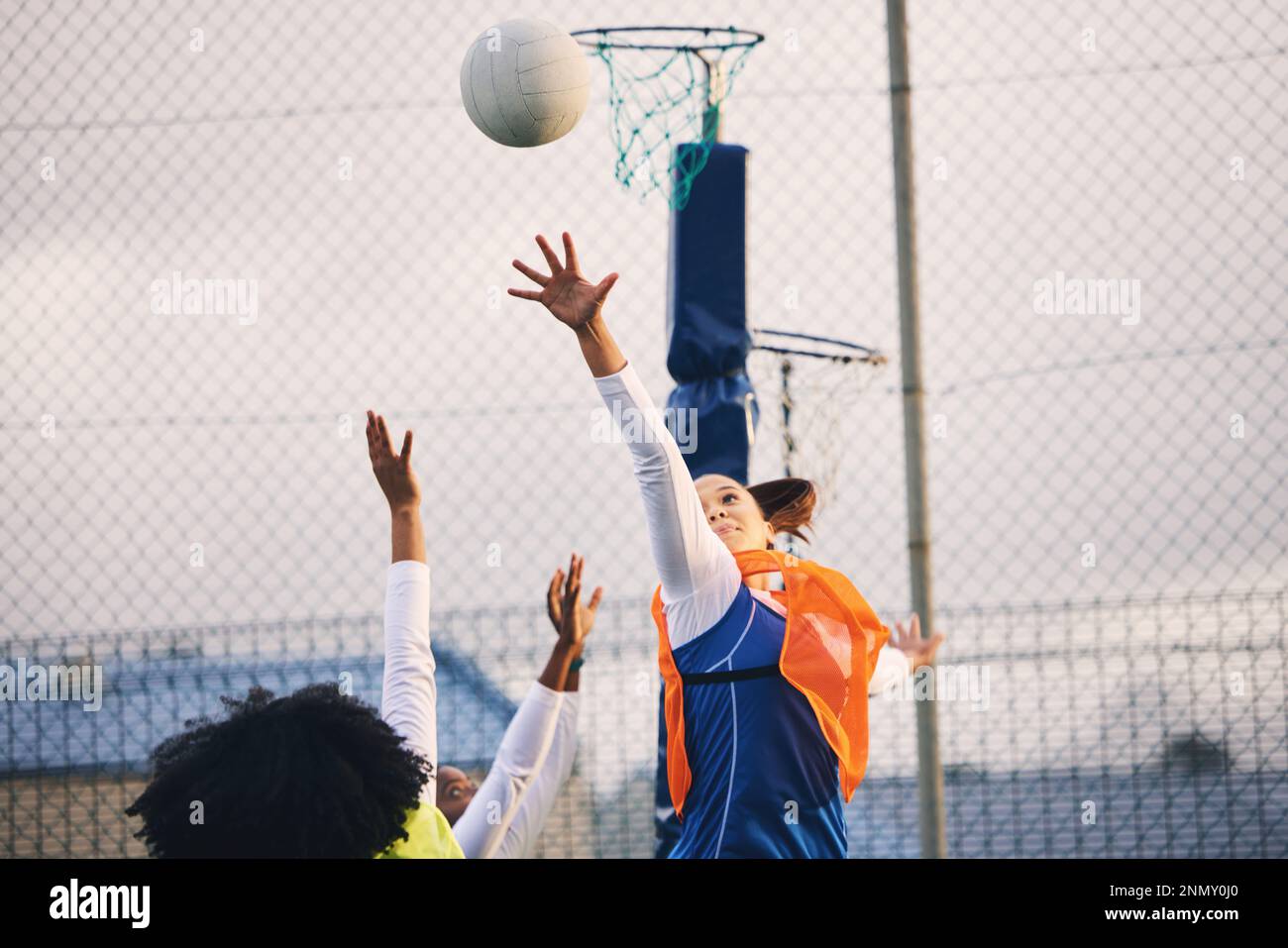 Netball player holding ball hi-res stock photography and images - Alamy