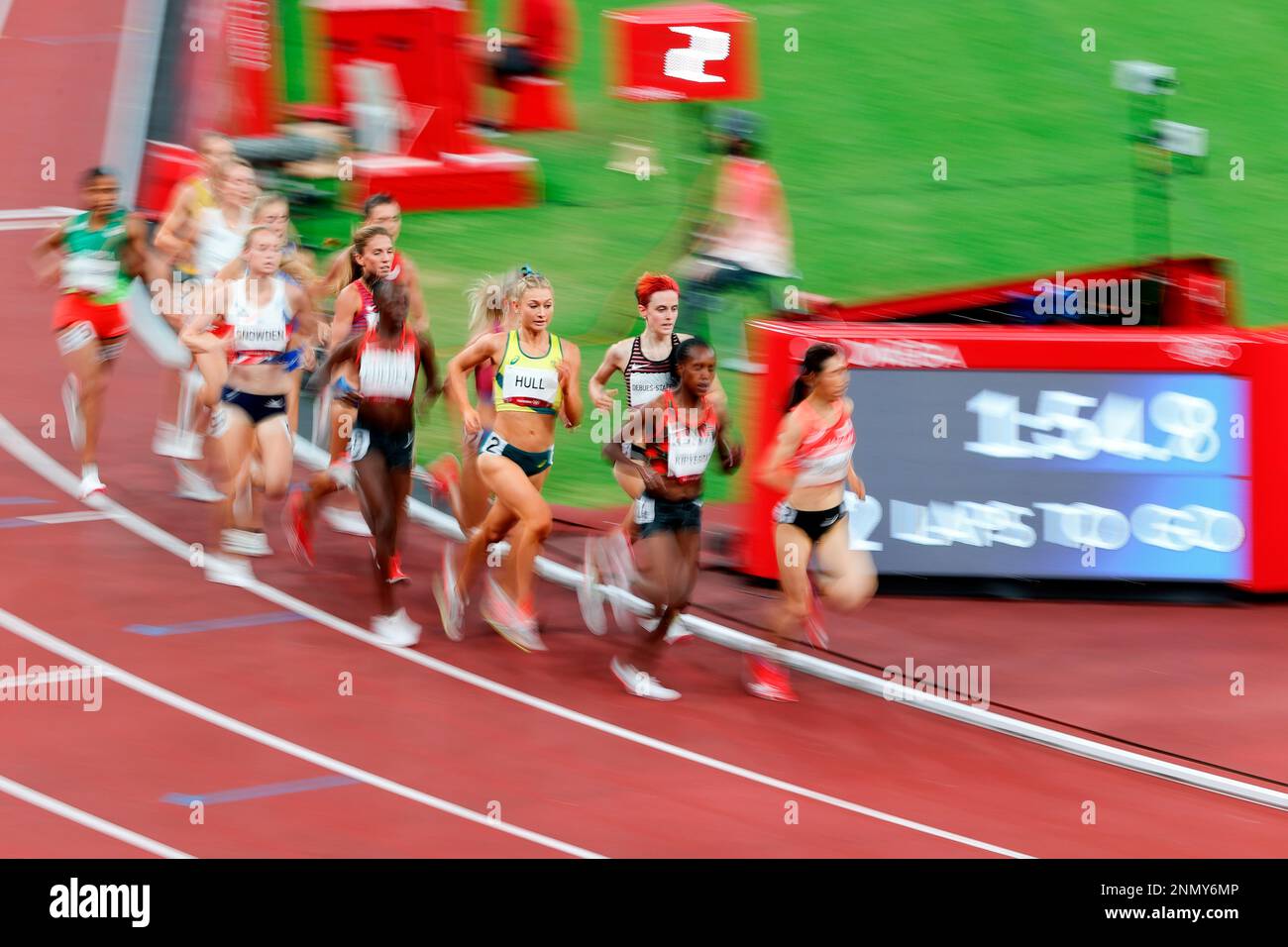 TOKYO, JAPAN - AUGUST 04: Faith Kipyegon of Team Kenya and Jessica Hull ...