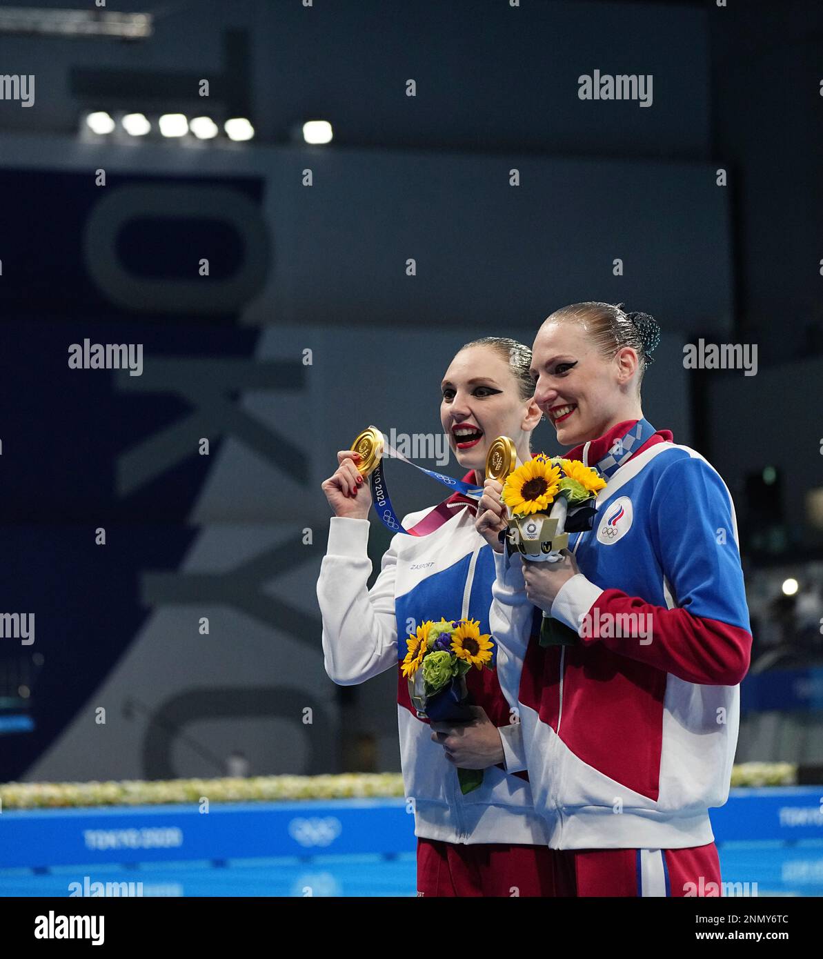 ROC's KOLESNICHENKO Svetlana and ROMASHINA Svetlana pose for photo ...