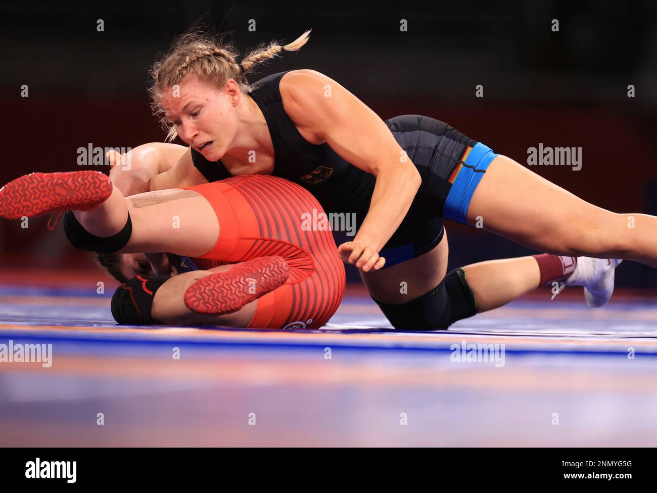 USA's GRAY Adeline Maria and Germany's ROTTER FOCKEN Aline compete in ...