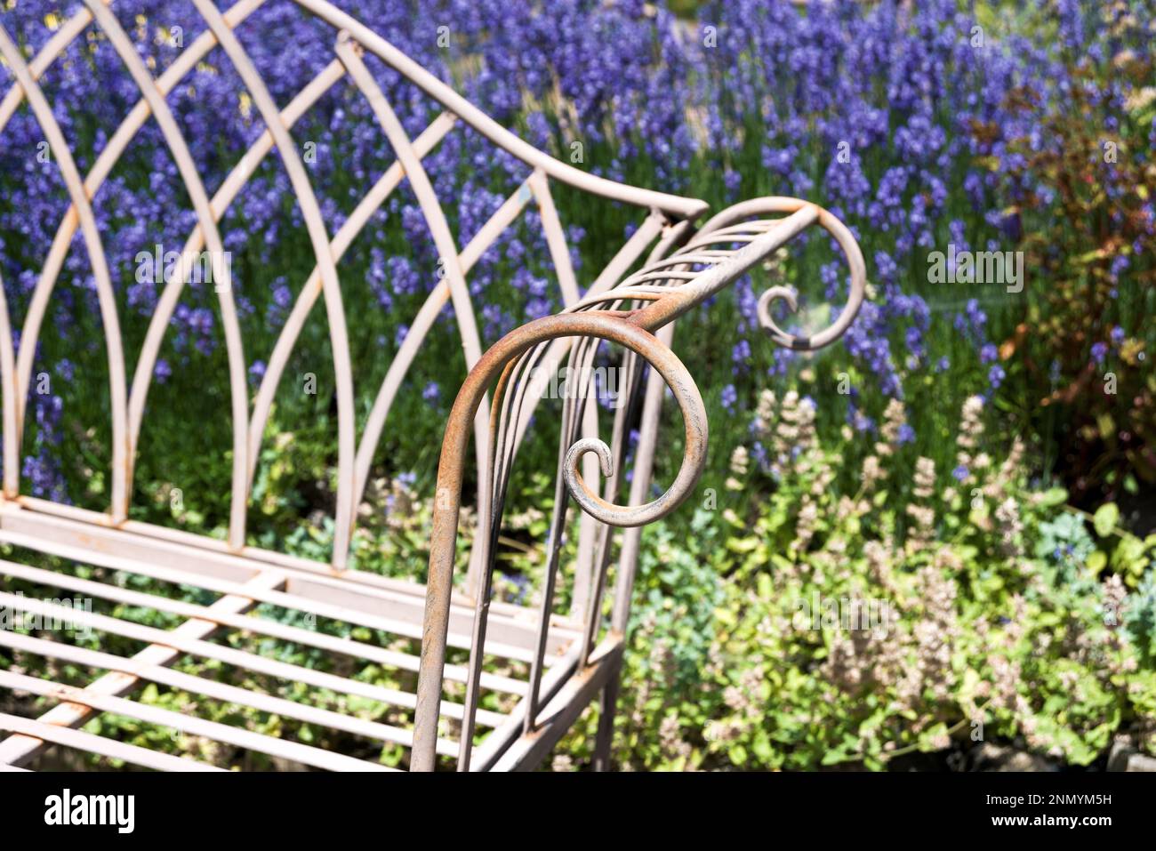 Garden bench and patio hi-res stock photography and images - Alamy