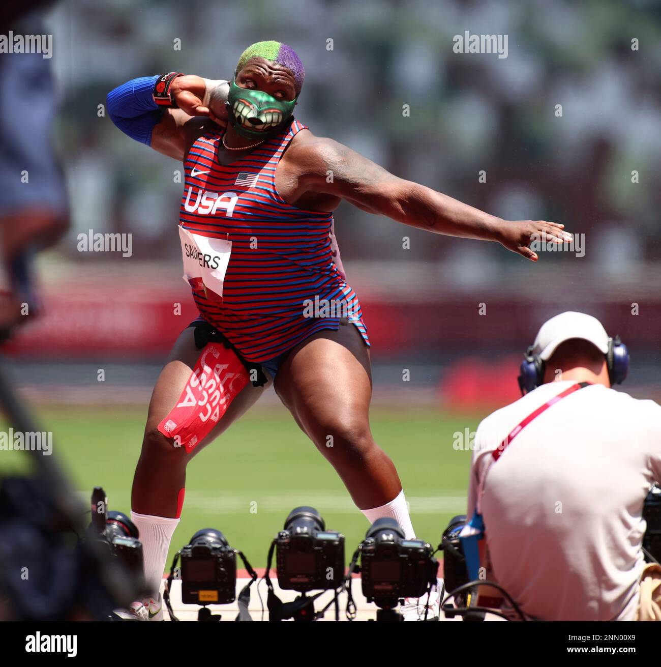 U.S. SAUNDERS Raven competes during Athletics women's shot put final in ...