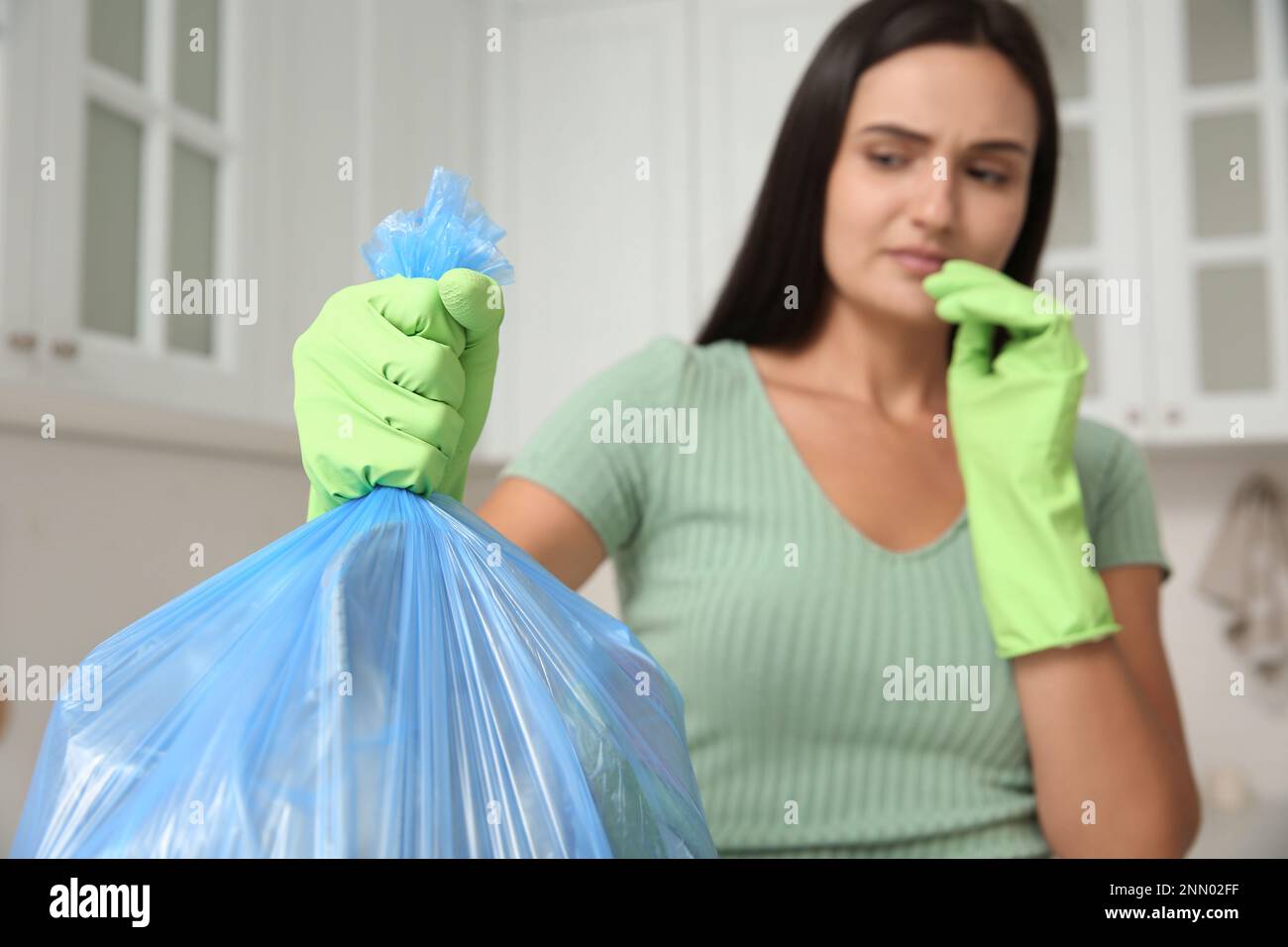 Hand holding kitchen waste hi-res stock photography and images - Alamy