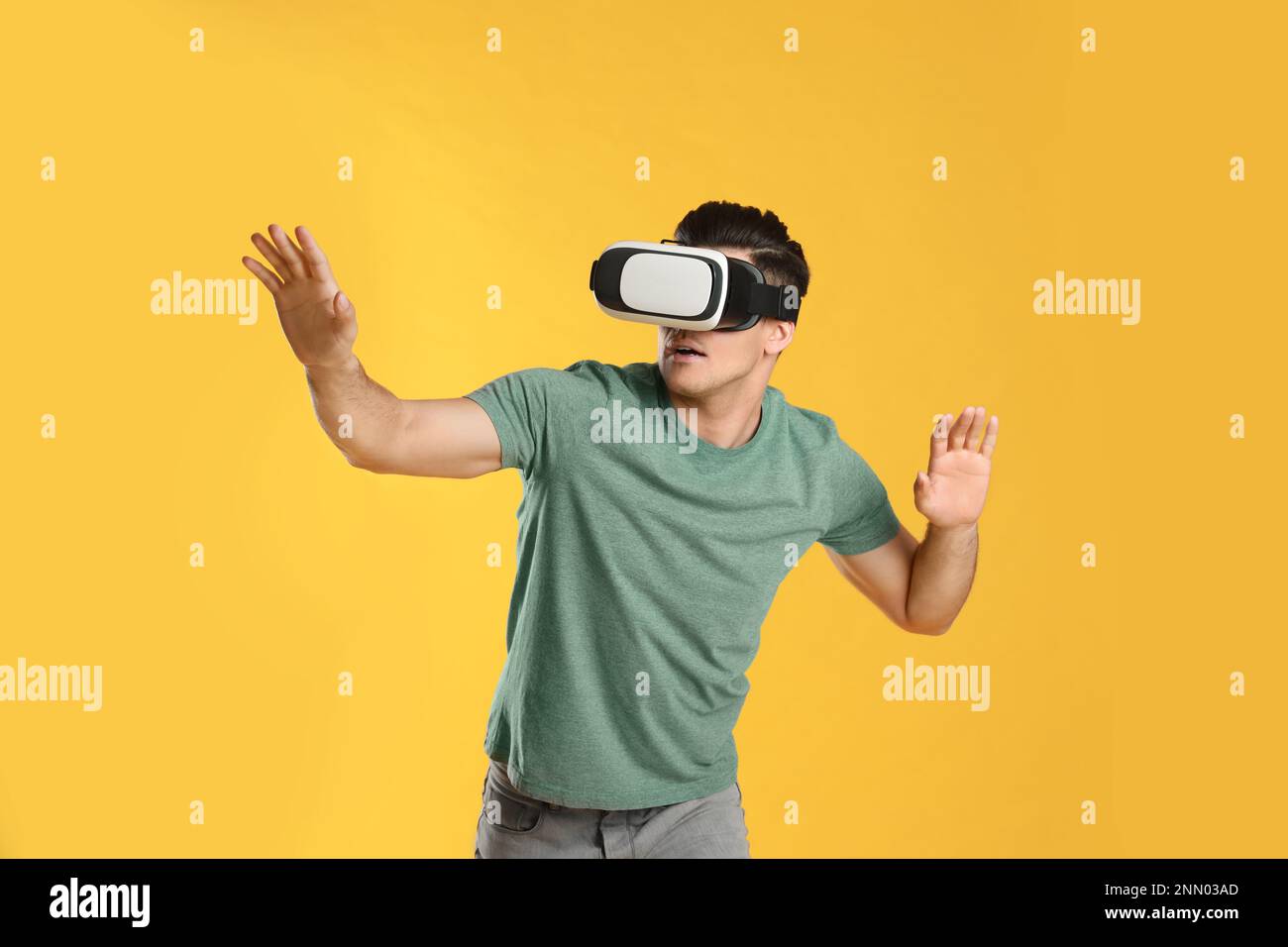 Yellow background simulation hi-res stock photography and images - Alamy