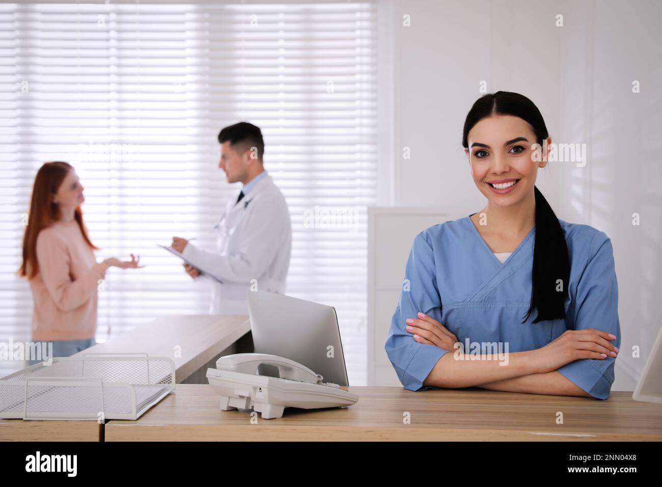 Patient talking receptionist hi-res stock photography and images - Alamy