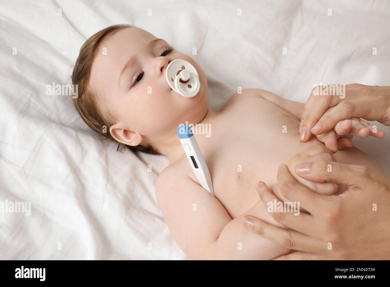 Mother measuring her baby's temperature, closeup. Health care Stock Photo - Alamy