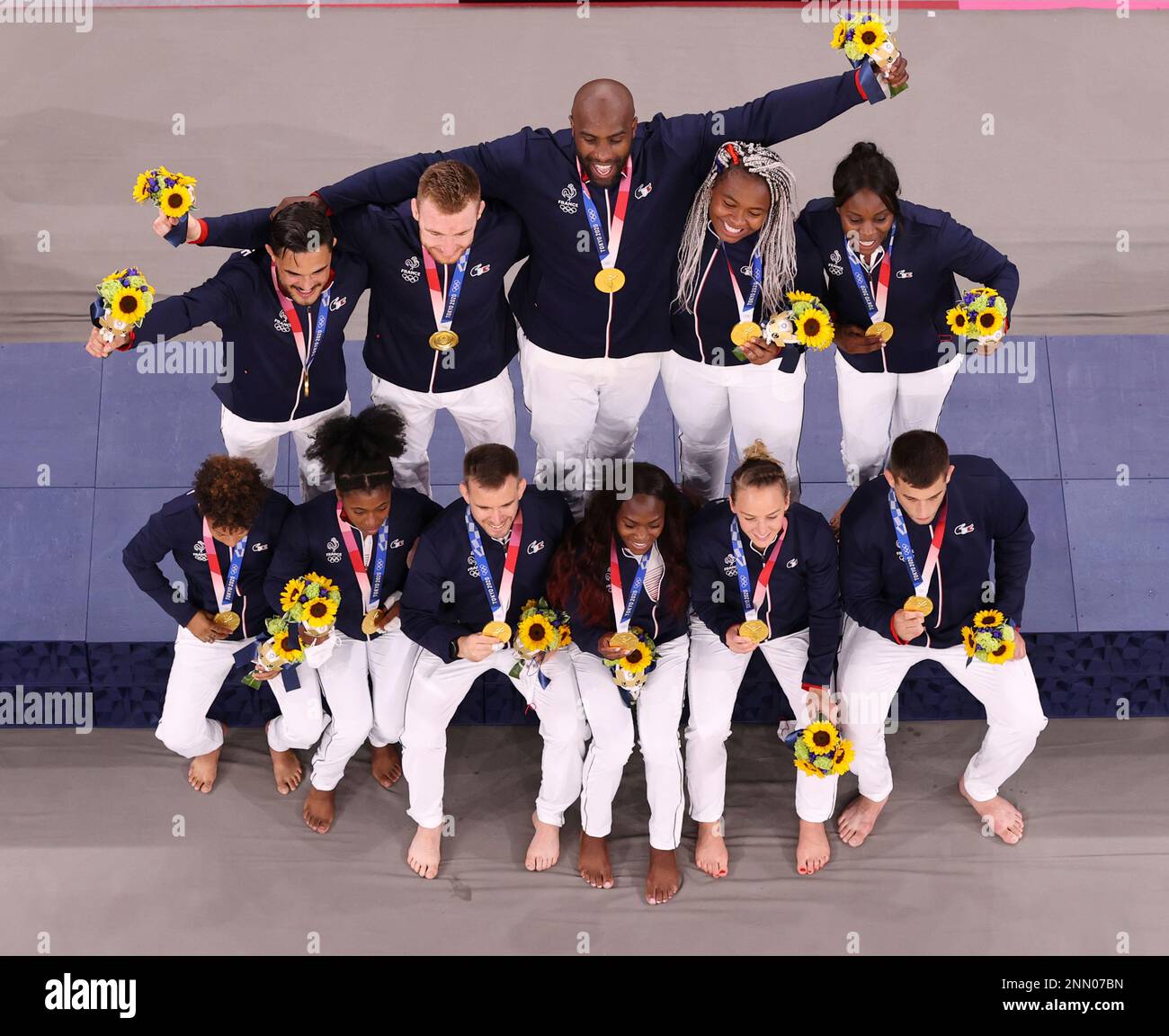 Members of France celebrate after winning Judo mixed team final match ...