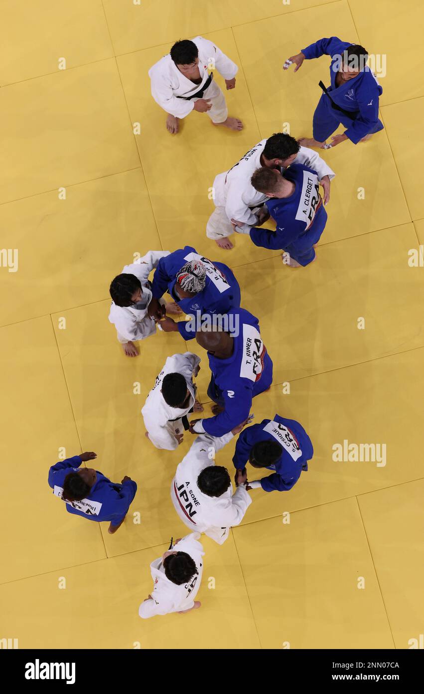 Members of France celebrate after winning Judo mixed team final match ...