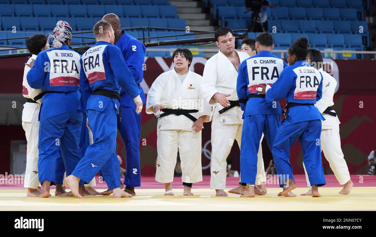 Members of France celebrate after winning Judo mixed team final match ...