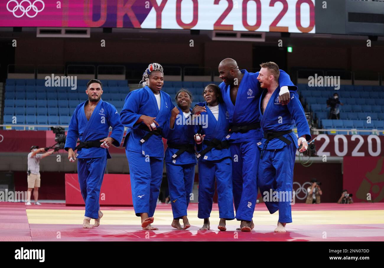 Members of France celebrate after winning Judo mixed team final match ...