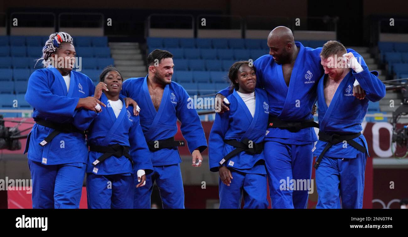 Members of France celebrate after winning Judo mixed team final match ...