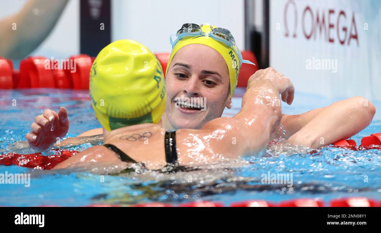 Australia's McKEOWN Kaylee (R) celebrates after winning the Womens ...