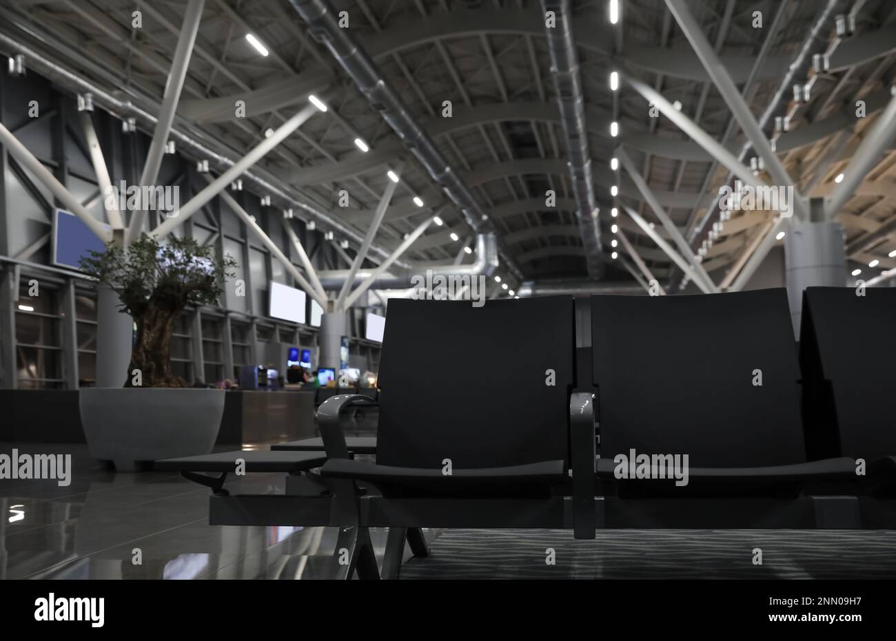 Waiting area with seats in airport terminal Stock Photo - Alamy
