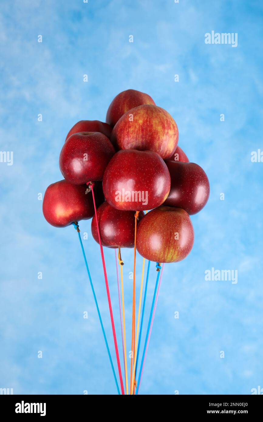 Apples hanging string hi-res stock photography and images - Alamy