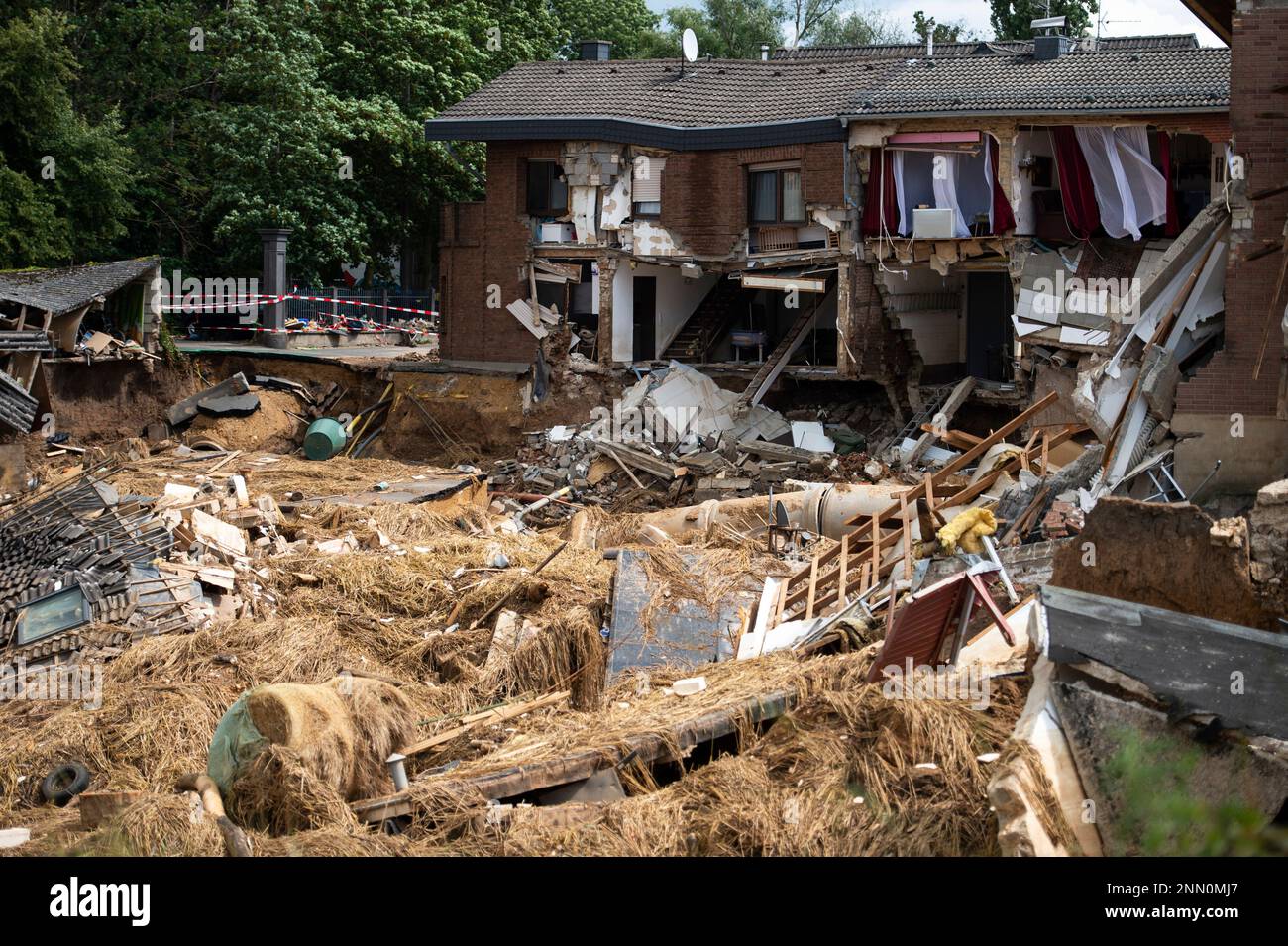 Houses have collapsed or are in danger of collapsing as a result of ...