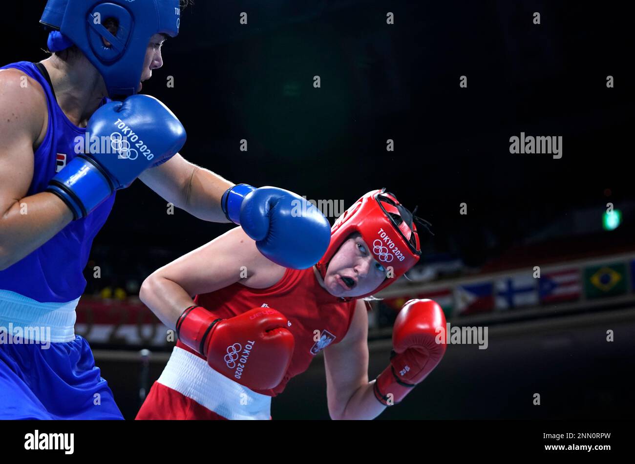 Poland's Elzbieta Wojcik, in red, and Netherland's Nouchka Fontijn ...