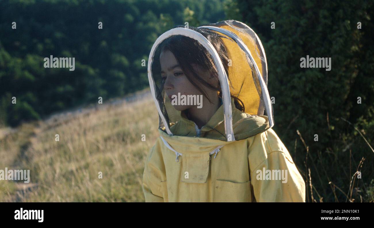 SOFIA OTERO in 20,000 SPECIES OF BEES (2023), directed by ESTIBALIZ URRESOLA SOLAGUREN. Credit ...