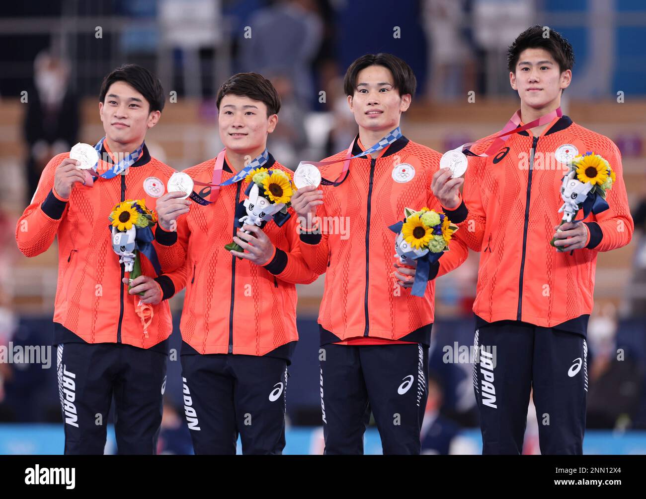 Team Japan's athletes pose for photo after placing 2nd in the Artistic ...