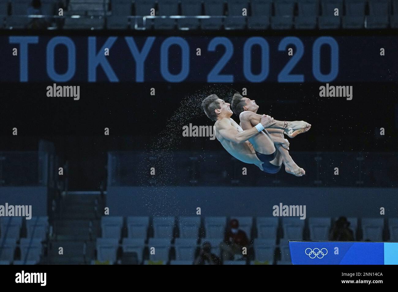 Mexico's BALLEZA ISAIAS Jose and BERLIN REYES Kevin perform in Diving ...