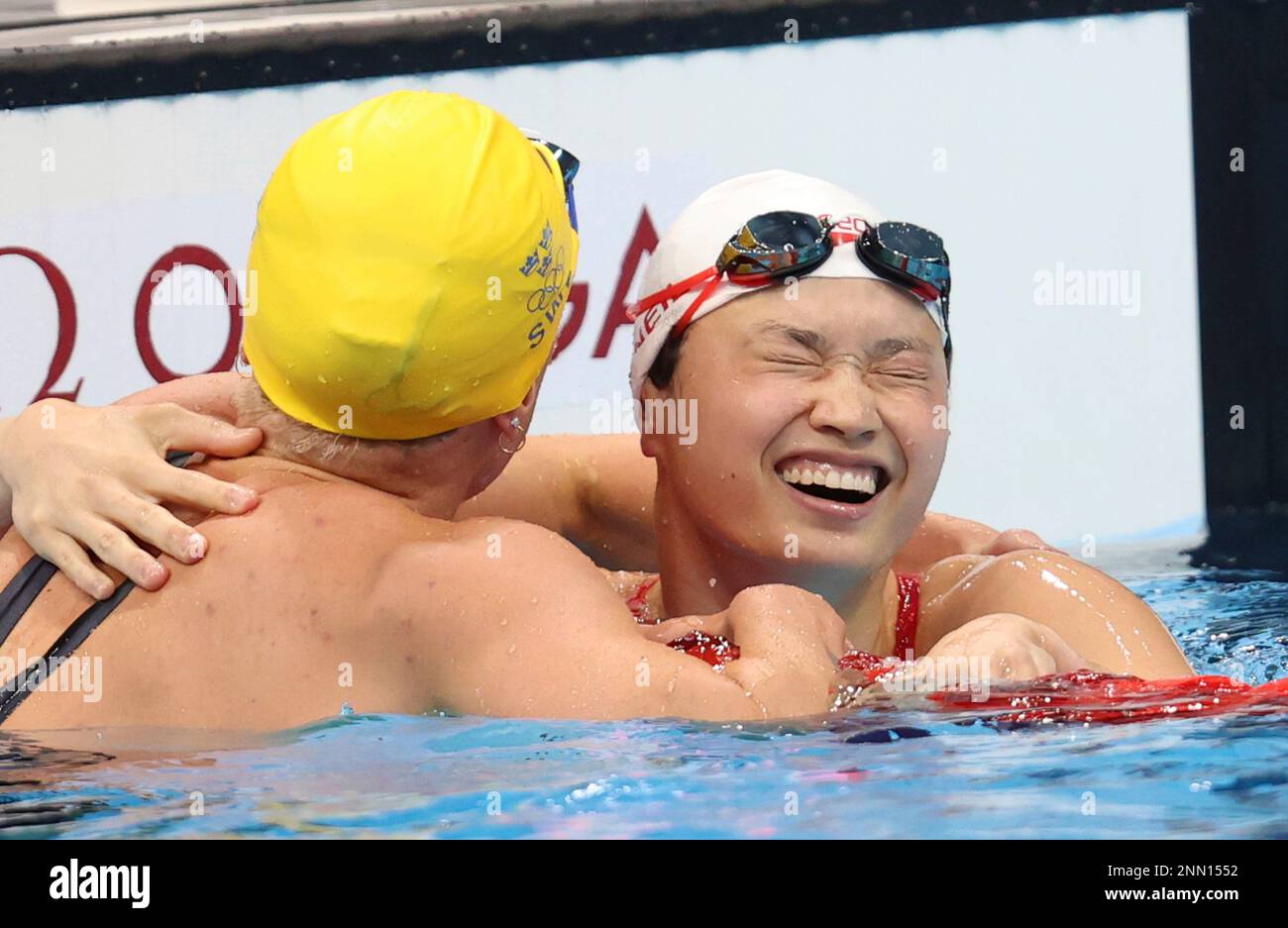 Canadian MACNEIL Margaret (R) celebrates with Swedish SJOESTROEM Sarah ...