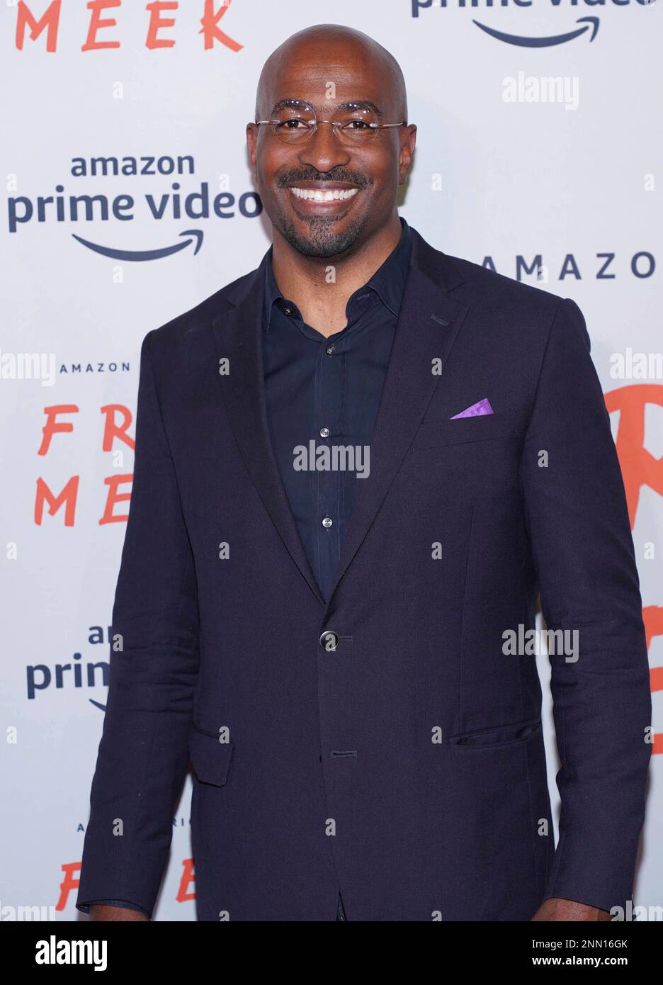 Photo by: John Nacion/STAR MAX/IPx 2021 7/25/21 Van Jones receives $100 ...