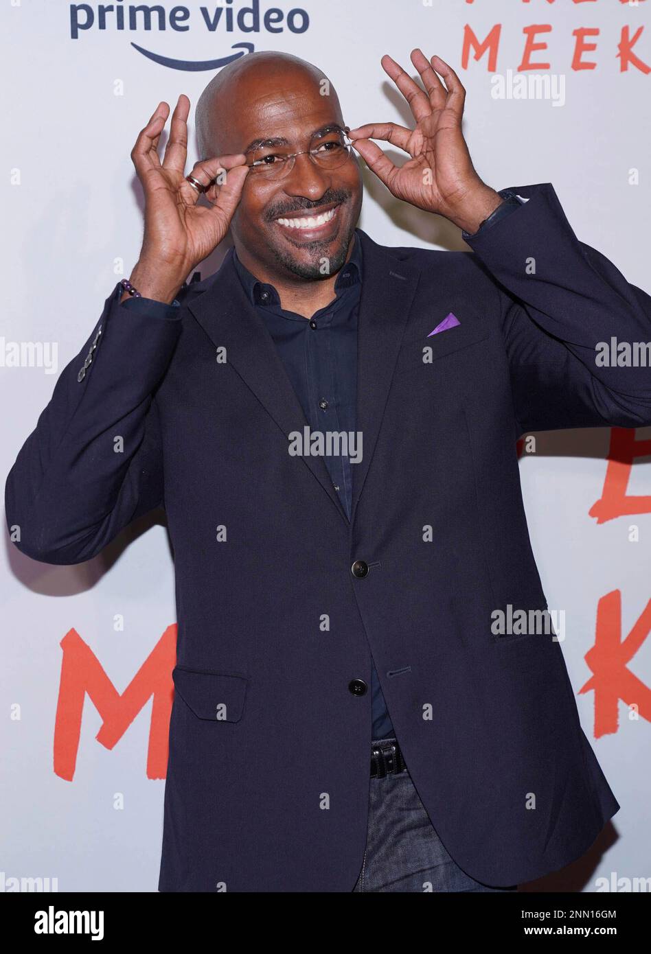 Photo by: John Nacion/STAR MAX/IPx 2021 7/25/21 Van Jones receives $100 ...