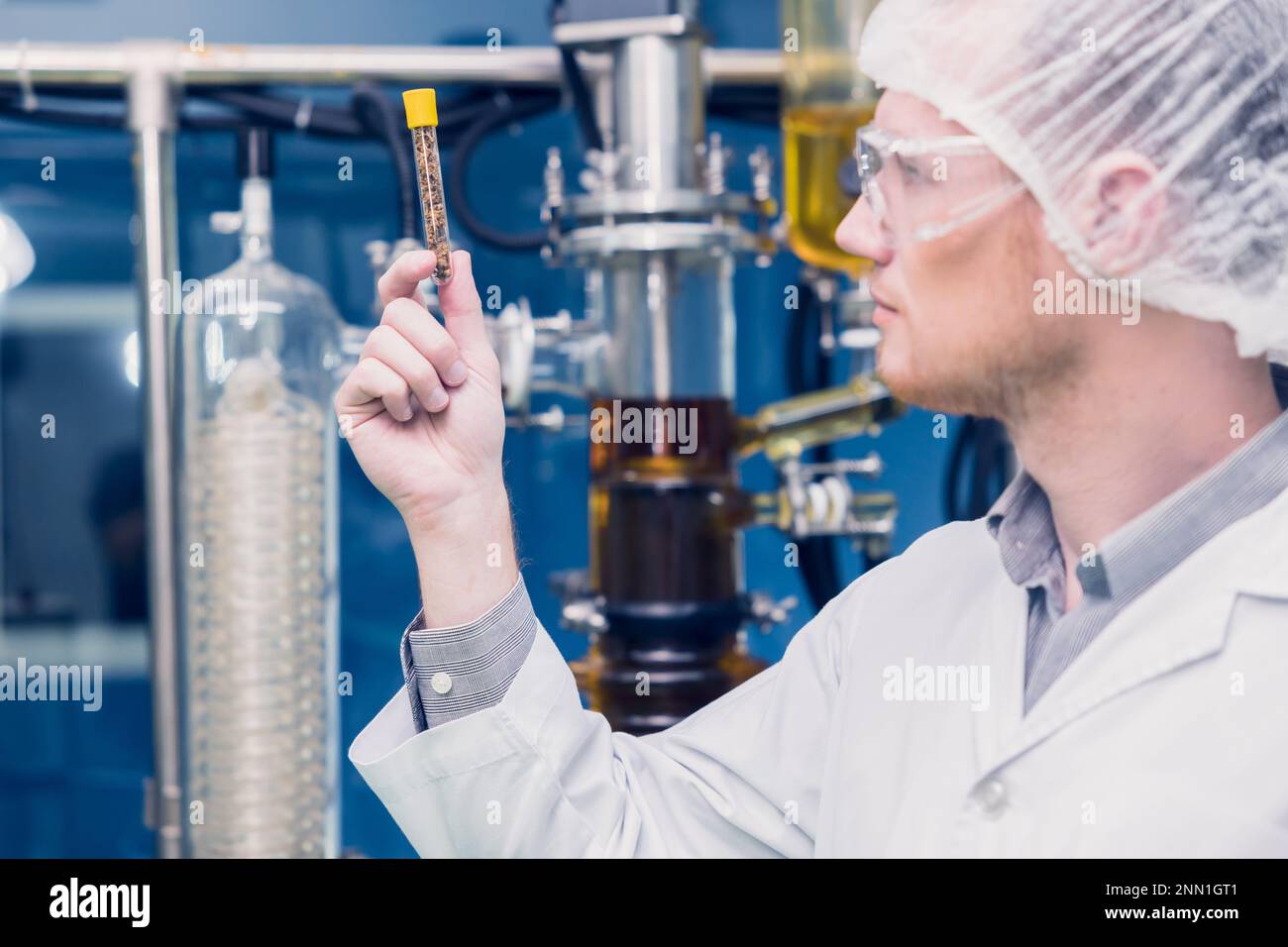 Distillation process hi-res stock photography and images - Alamy