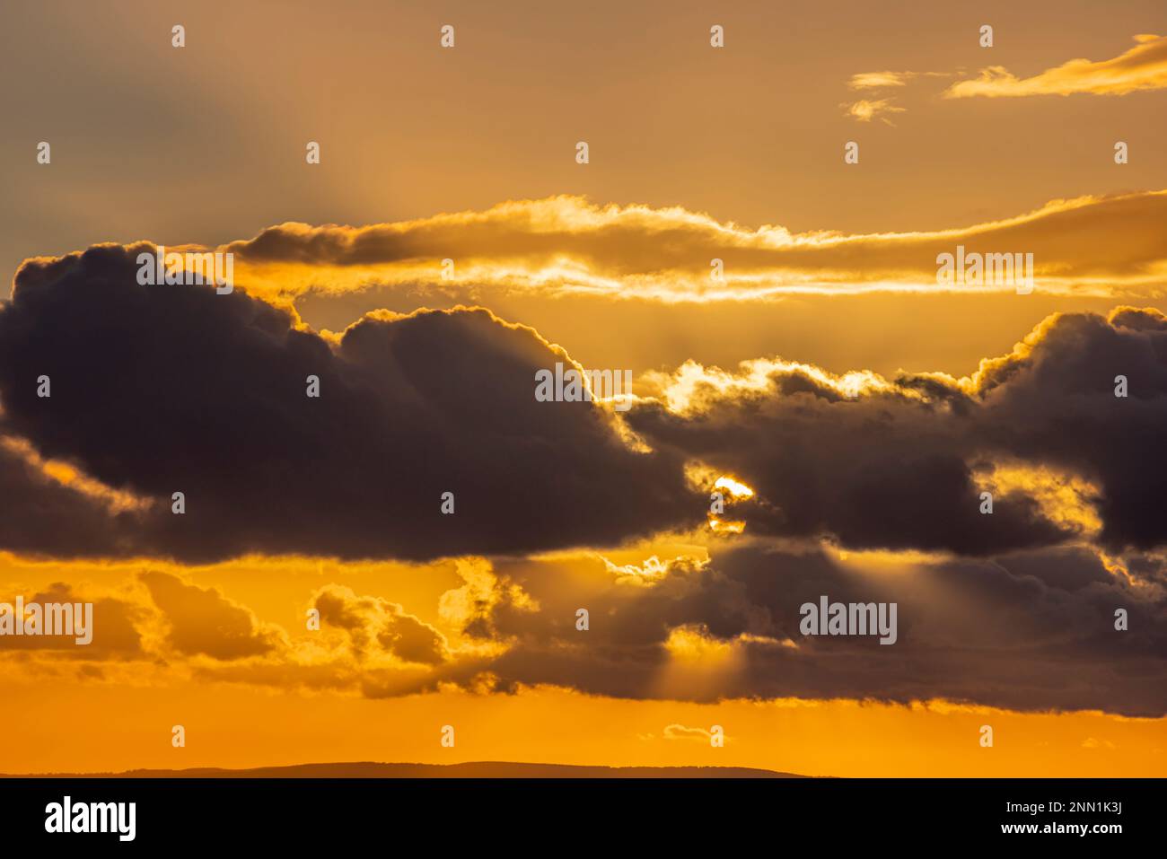 Setting suns golden yellow hi-res stock photography and images - Alamy