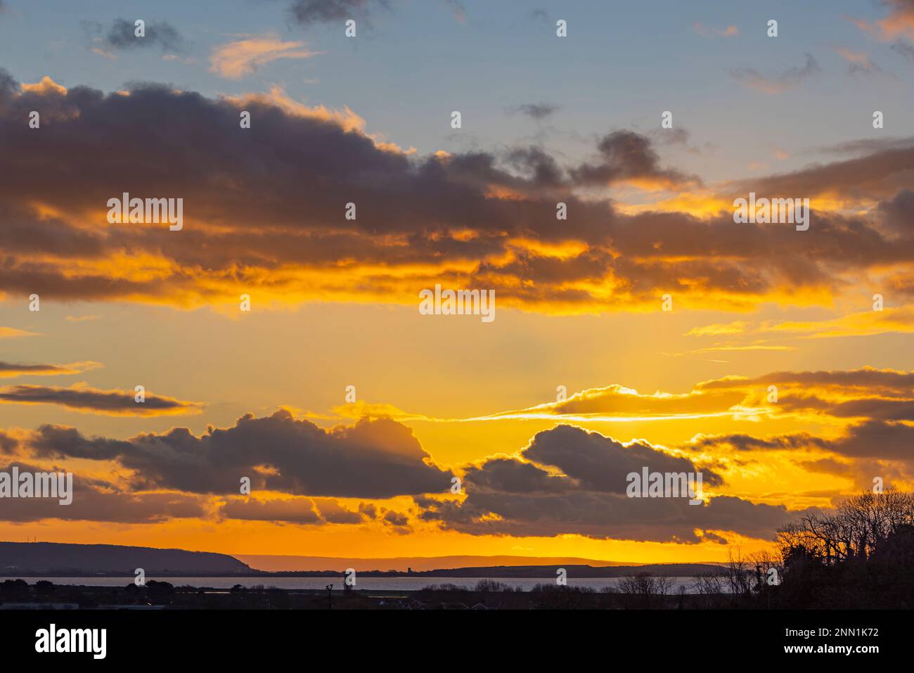 Sunny weather setting hi-res stock photography and images - Alamy