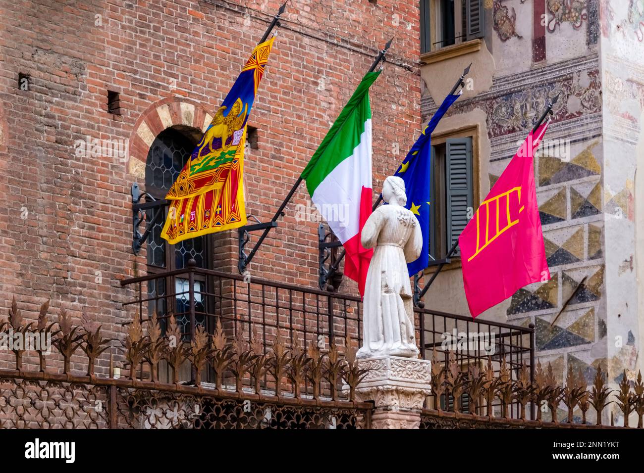 Palazzo del podesta verona hi-res stock photography and images - Alamy