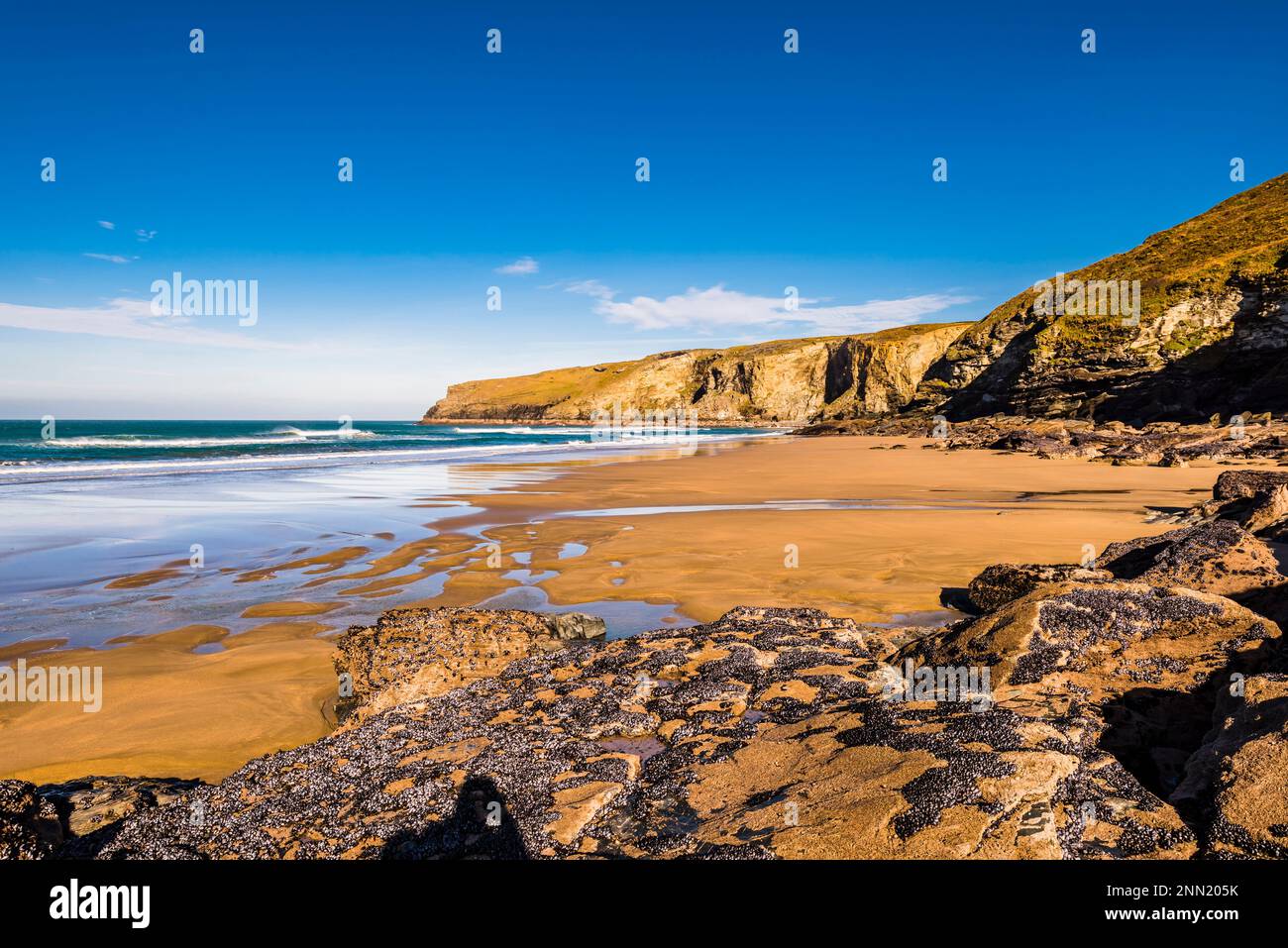 Clear winter's day at Trebarwith Strand, Tintagel, Cornwall, UK Stock ...