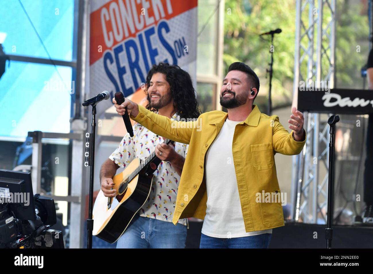 Photo by: NDZ/STAR MAX/IPx 2021 7/16/21 Dan Smyers and Shay Mooney of ...