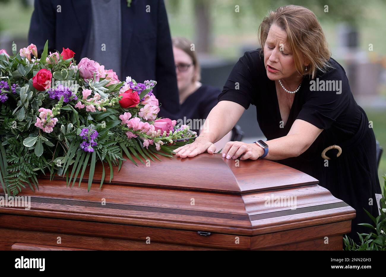 Tricia Wright grieves over the casket of her sister, Shawna Wright, who ...