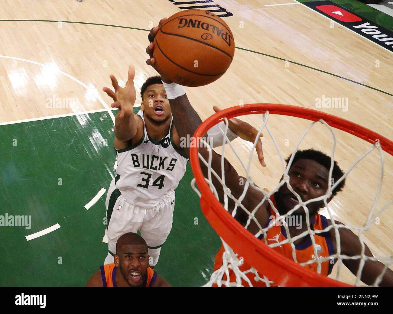 Phoenix Suns center Deandre Ayton (22) shoots in front of Milwaukee ...