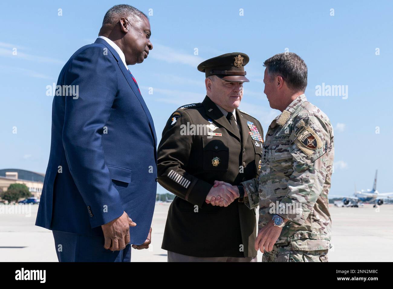 Joint Chiefs Chairman Gen. Mark Milley, center, greets Gen. Scott ...