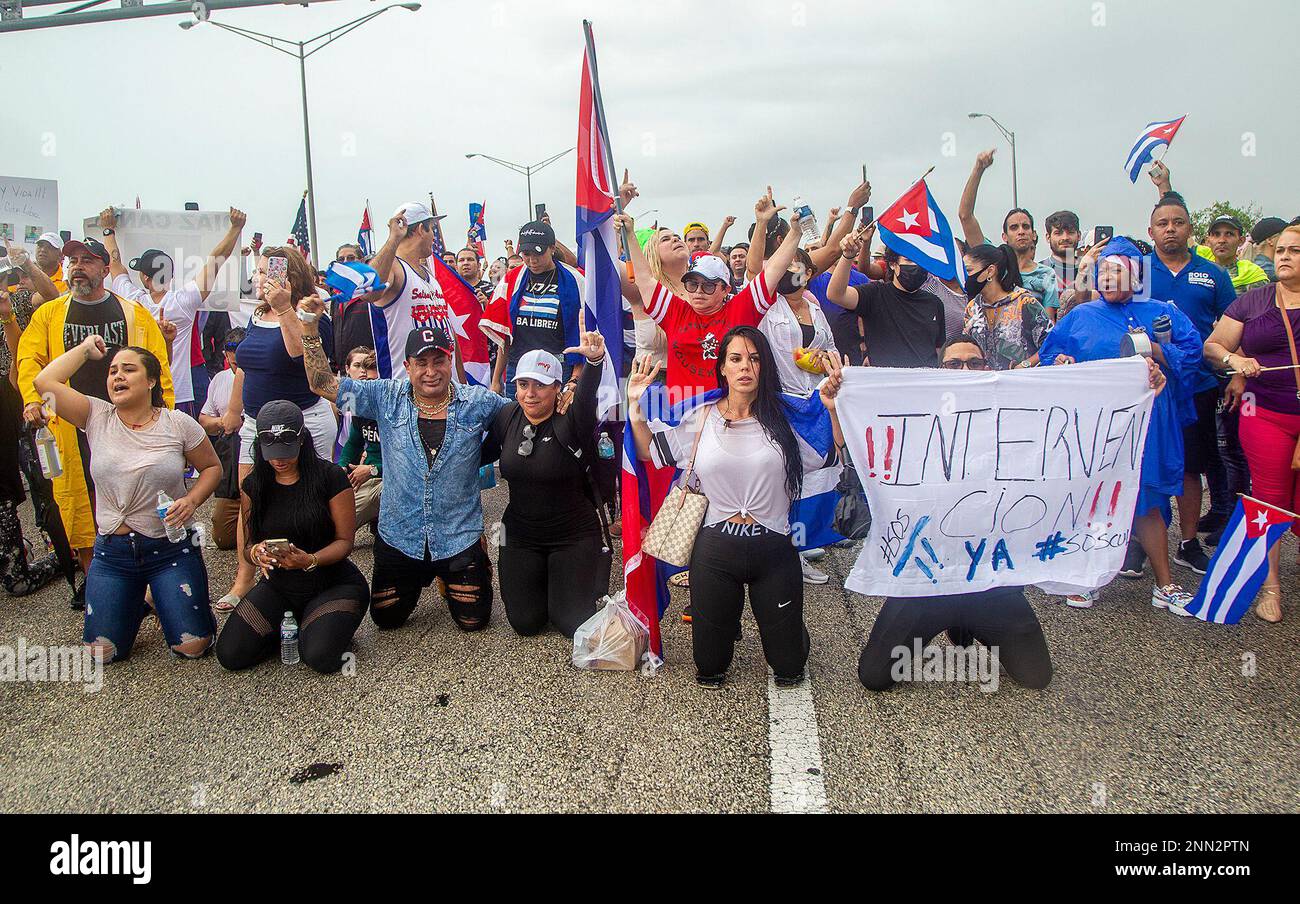 Cuban exiles block the Palmetto Expressway at Coral Way in support of ...