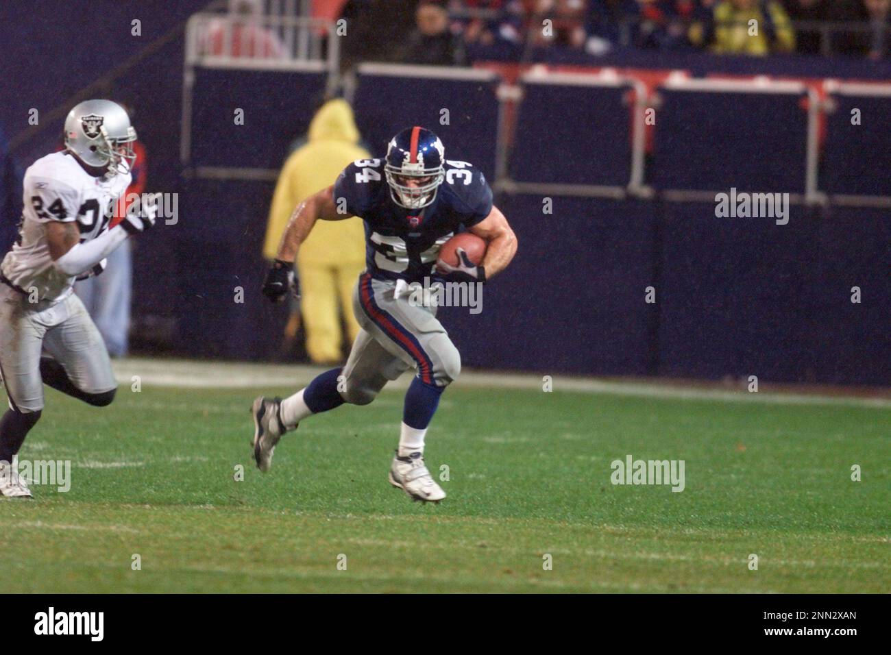 25 Nov 2001: Greg Comella of the New York Giants during the Giants 28 ...