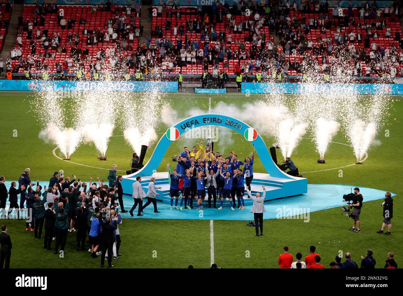 Italian team celebrates with the trophy after the Euro 2020 soccer ...