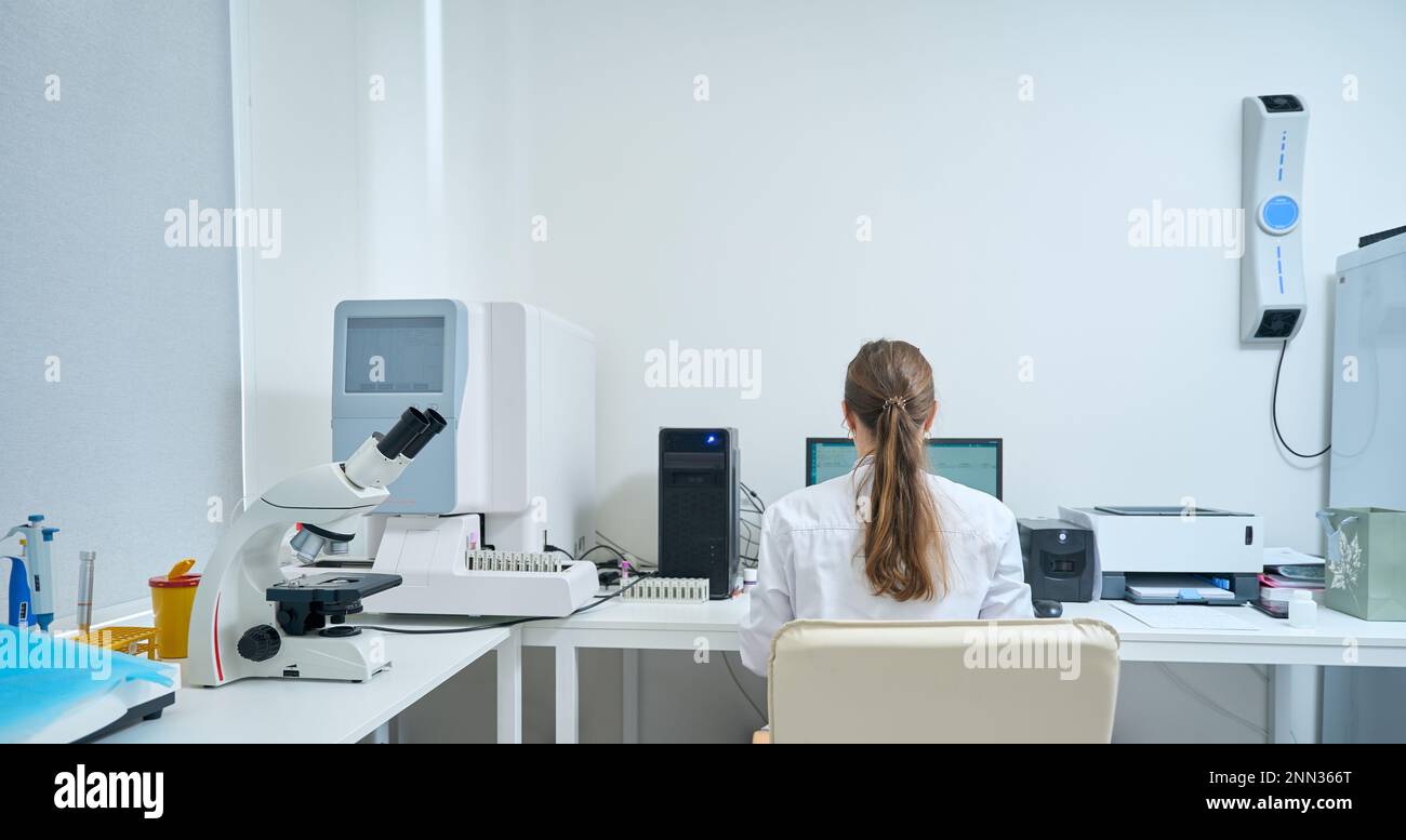 Woman works at a computer in a diagnostic laboratory Stock Photo - Alamy