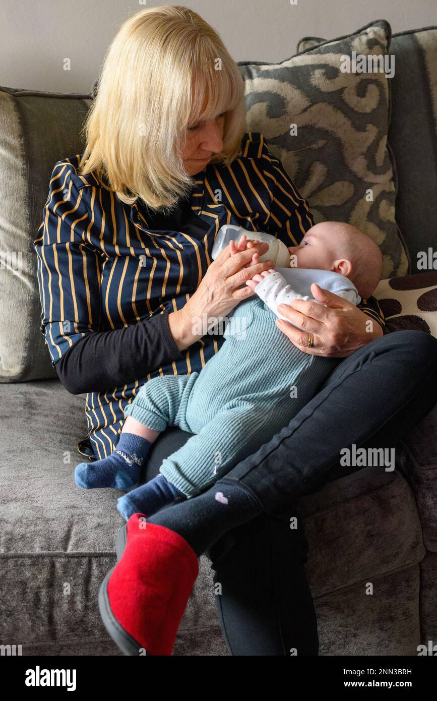 Woman feeding a baby with a bottle of formula milk Stock Photo - Alamy