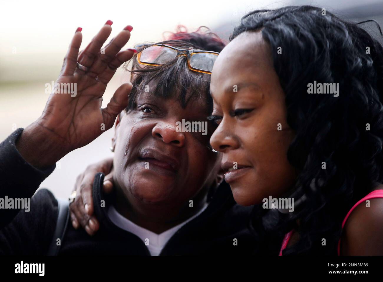 Jacqueline Frazier, left, mother of Leneal Lamont Frazier, is comforted ...